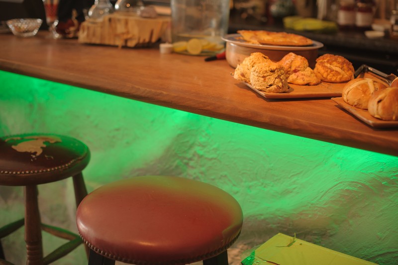 Myo Café: A Happy Birthday – Tea and a camera