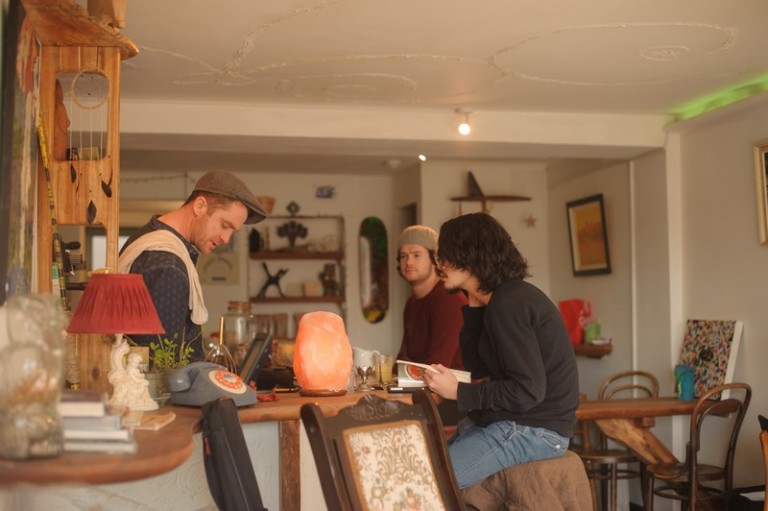 Myo Café: A Happy Birthday – Tea and a camera